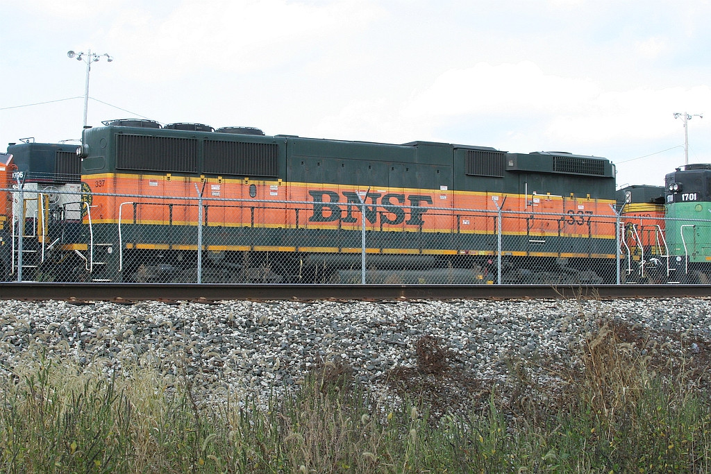 BNSF 337 cabless GP60